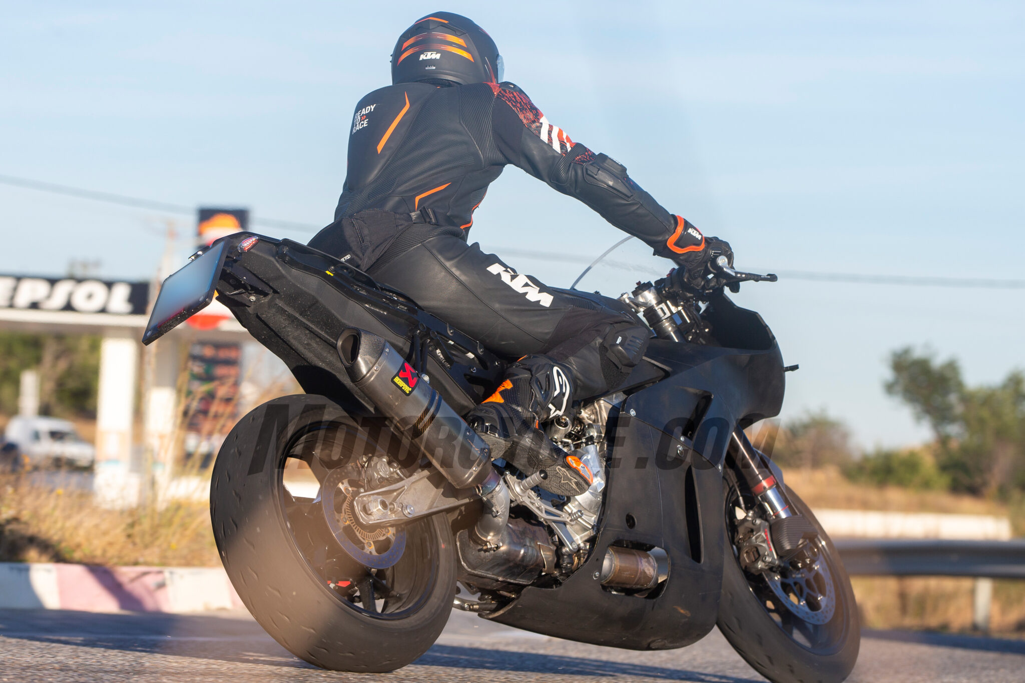 2024年モデルのKTMのRC990のスパイショット - 個人的バイクまとめブログ