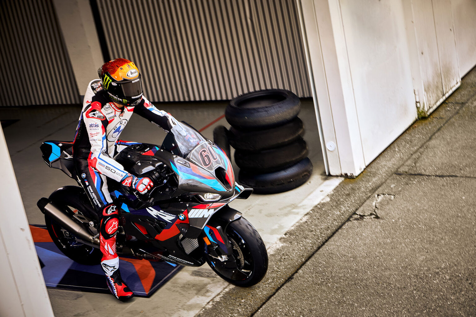 2023年モデルの新型M1000RRのスペック/装備/旧型と比較等 - 個人的バイクまとめブログ