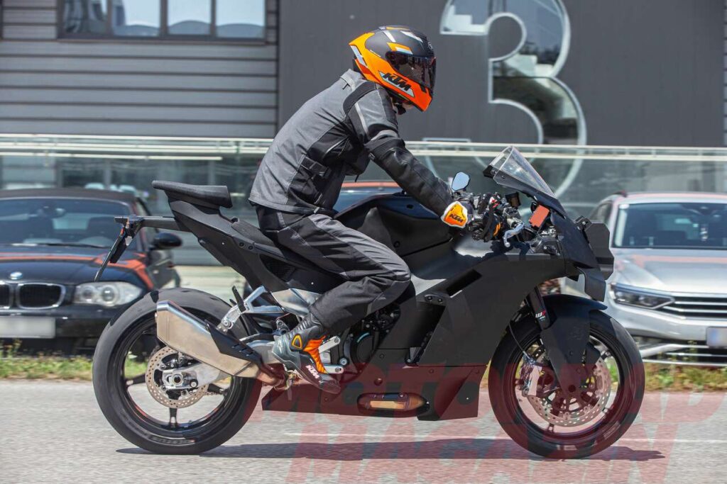 2025年モデルのKTMの新型RC990のスパイショット - 個人的バイクまとめブログ