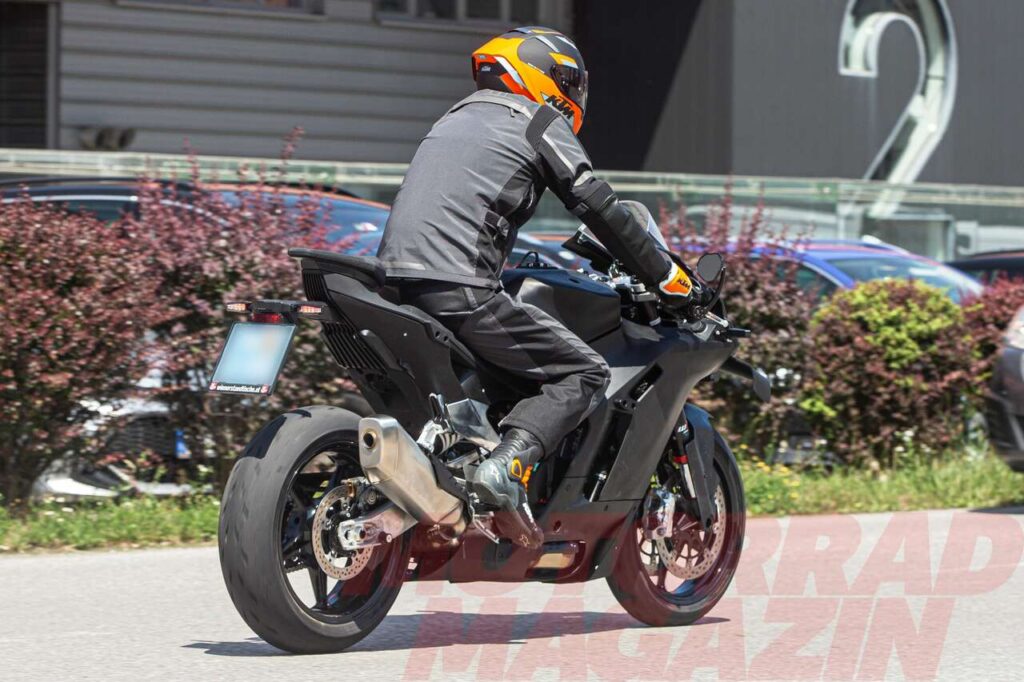 2025年モデルのKTMの新型RC990のスパイショット - 個人的バイクまとめブログ
