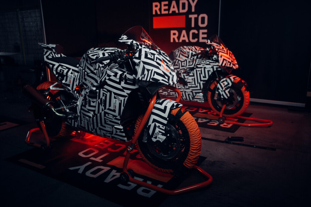 2025年モデルのKTM 990 RC R/TRACKのプロトタイプ公開 - 個人的バイクまとめブログ