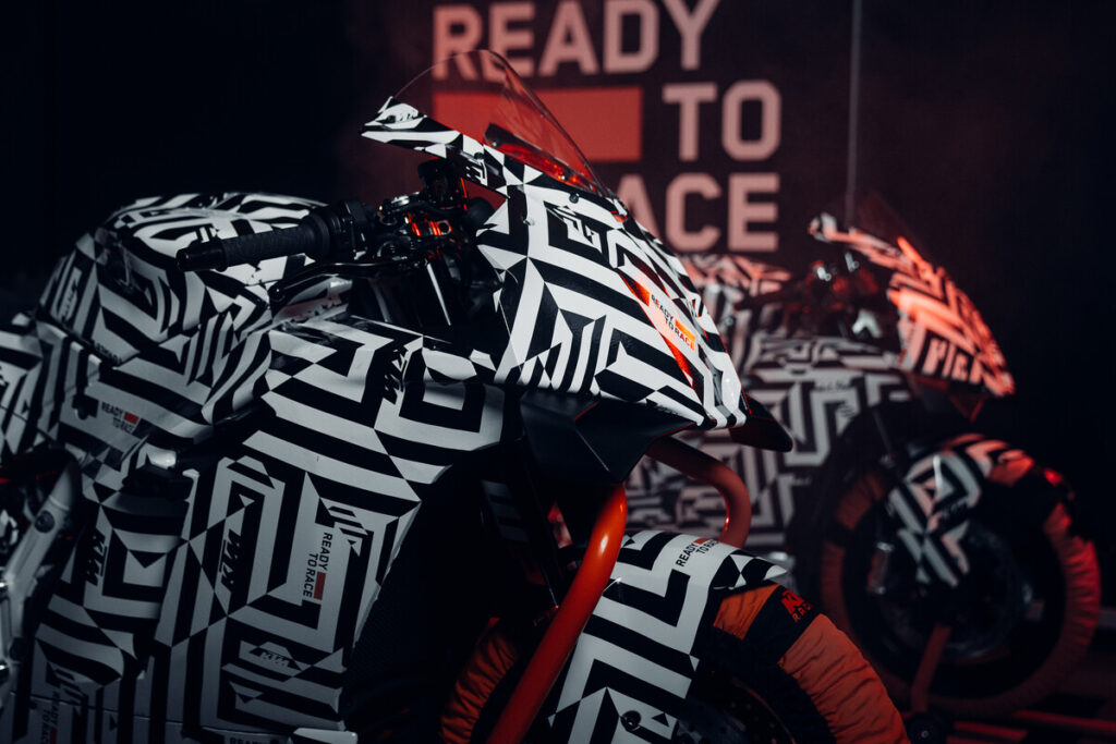 2025年モデルのKTM 990 RC R/TRACKのプロトタイプ公開 - 個人的バイクまとめブログ