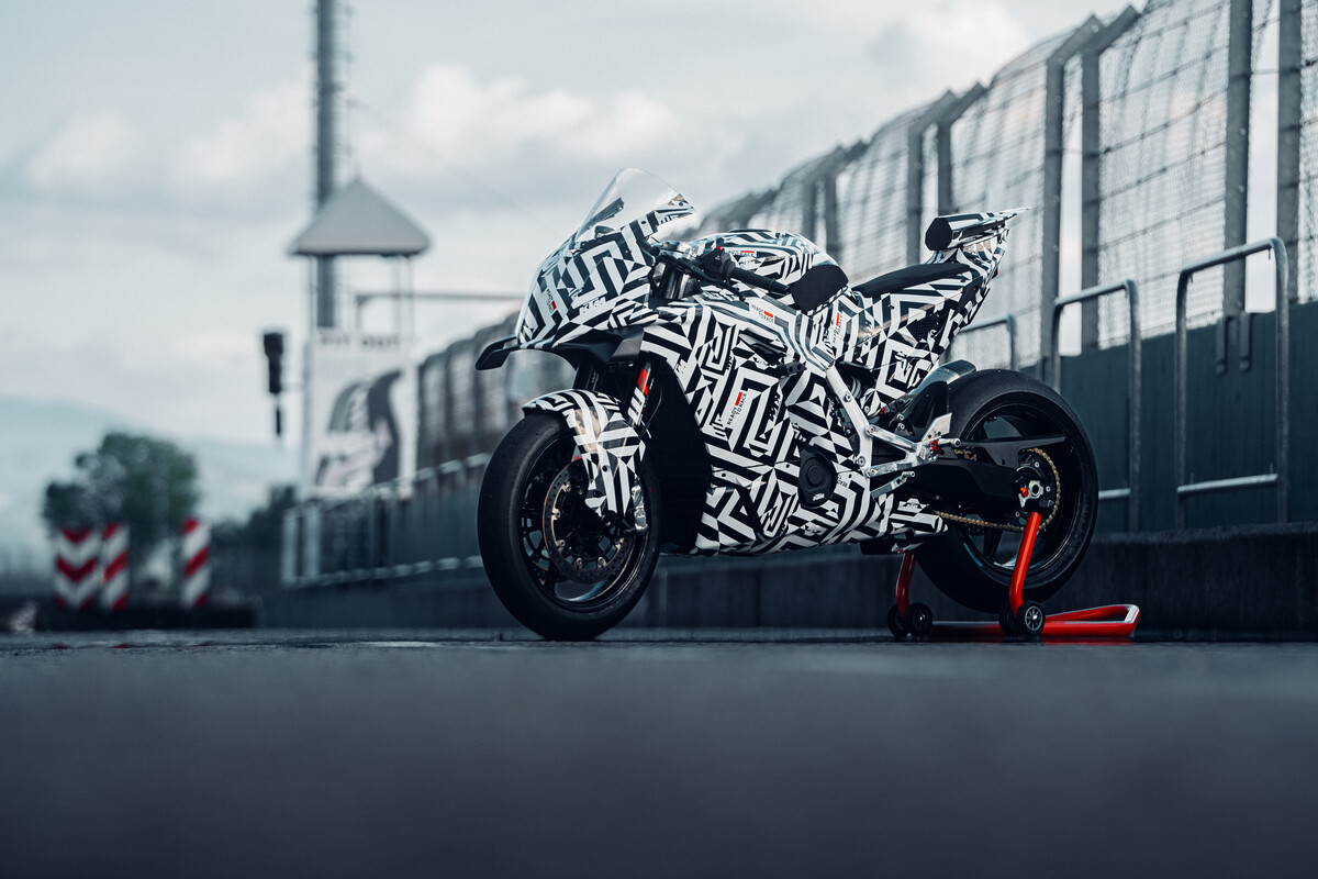 2025年モデルのKTM 990 RC R/TRACKのプロトタイプ公開 - 個人的バイクまとめブログ