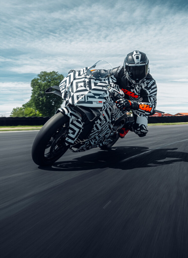 2025年モデルのKTM 990 RC R/TRACKのプロトタイプ公開 - 個人的バイクまとめブログ