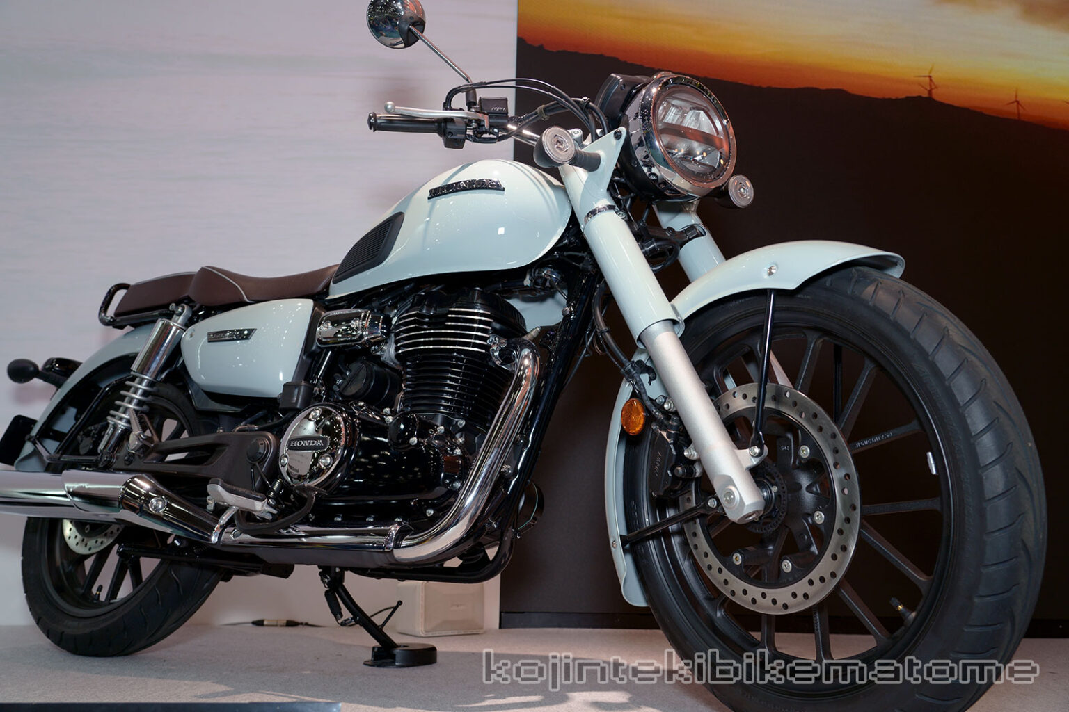 2024年モデルのGB350Cのプコブルーの画像2 - 個人的バイクまとめブログ