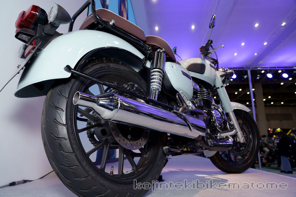 2024年モデルのGB350Cのプコブルーの画像2 - 個人的バイクまとめブログ