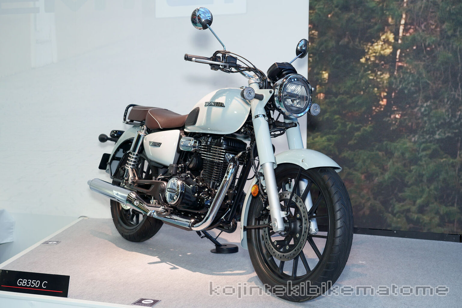 2024年モデルのGB350Cのプコブルーの画像2 - 個人的バイクまとめブログ