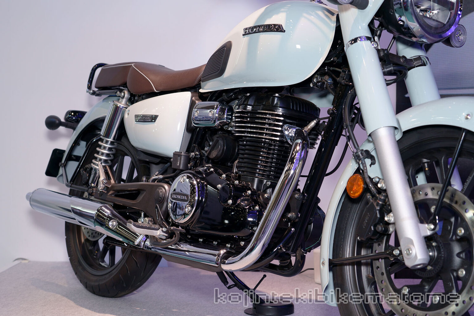 2024年モデルのGB350Cのプコブルーの画像2 - 個人的バイクまとめブログ