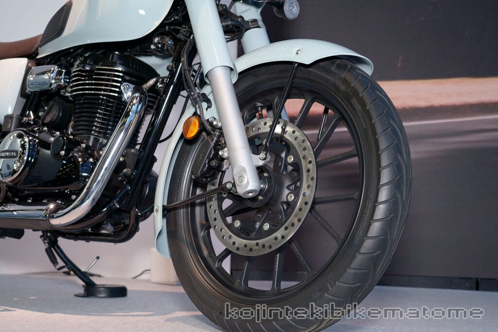 2024年モデルのGB350Cのプコブルーの画像2 - 個人的バイクまとめブログ