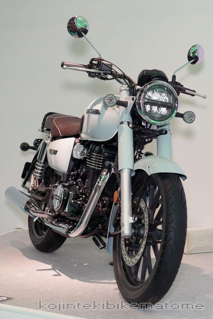 2024年モデルのGB350Cのプコブルーの画像2 - 個人的バイクまとめブログ