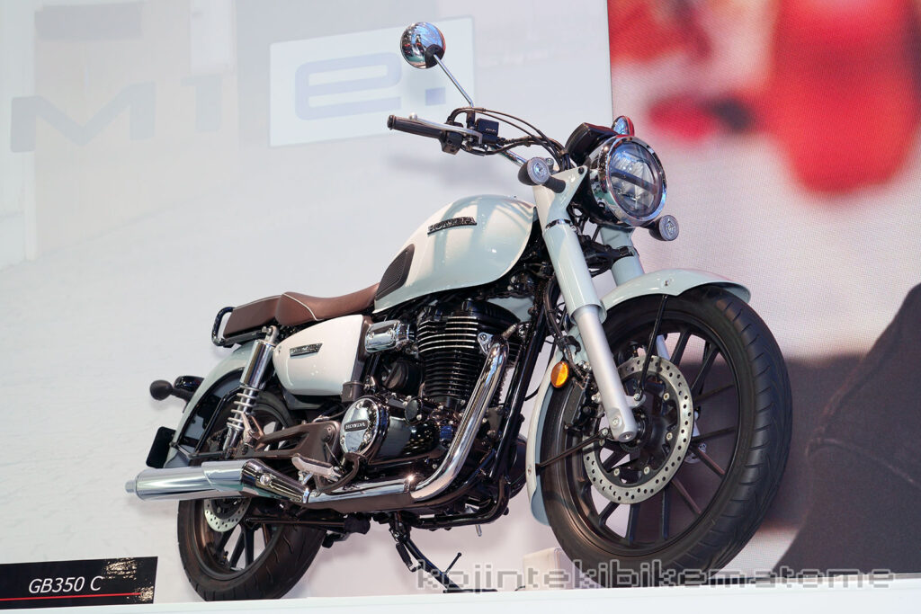 2024年モデルのGB350Cのプコブルーの画像2 - 個人的バイクまとめブログ