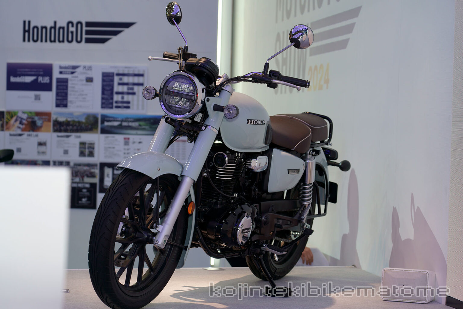 2024年モデルのGB350Cのプコブルーの画像2 - 個人的バイクまとめブログ