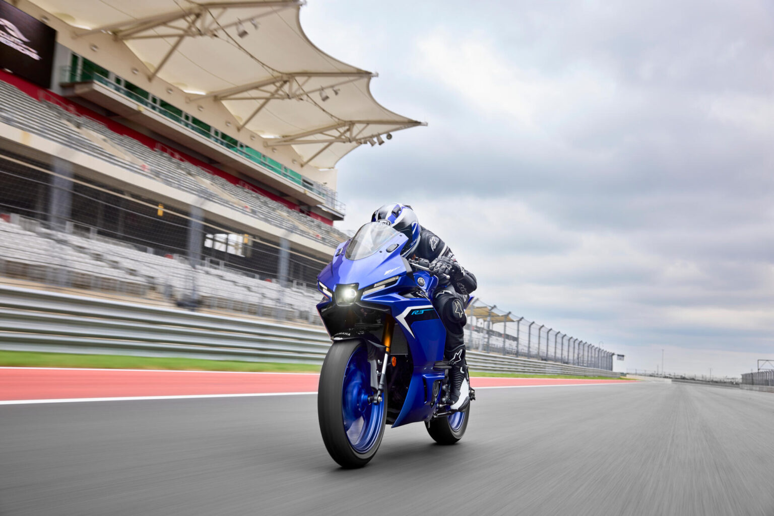 2025 新型YZF-R3と旧型の比較・変更点まとめ - 個人的バイクまとめブログ
