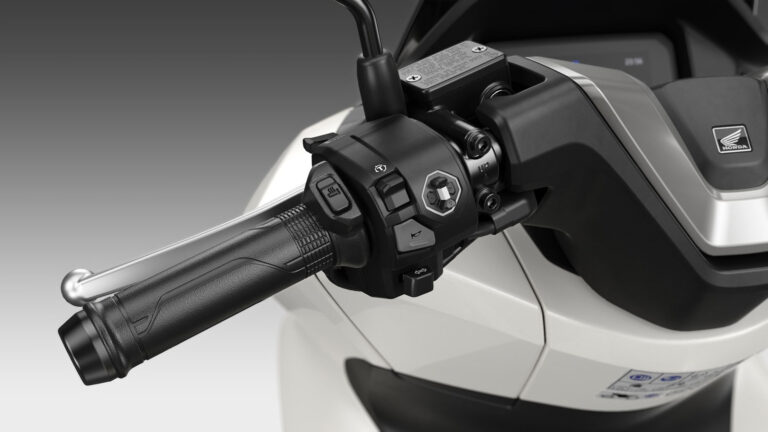 2025 新型PCXのスペック/装備/旧型と比較・変更点まとめ - 個人的バイクまとめブログ