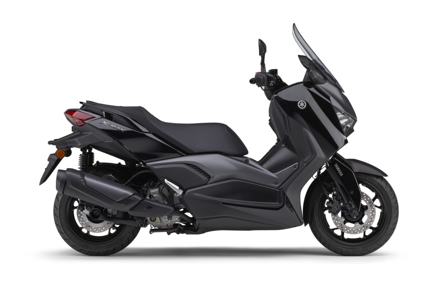 2025 新型XMAXと旧型の比較・変更点まとめ - 個人的バイクまとめブログ