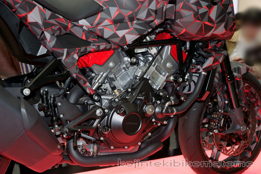 V3R 900 E-Compressorのモーターサイクルショーの写真2 - 個人的バイクまとめブログ